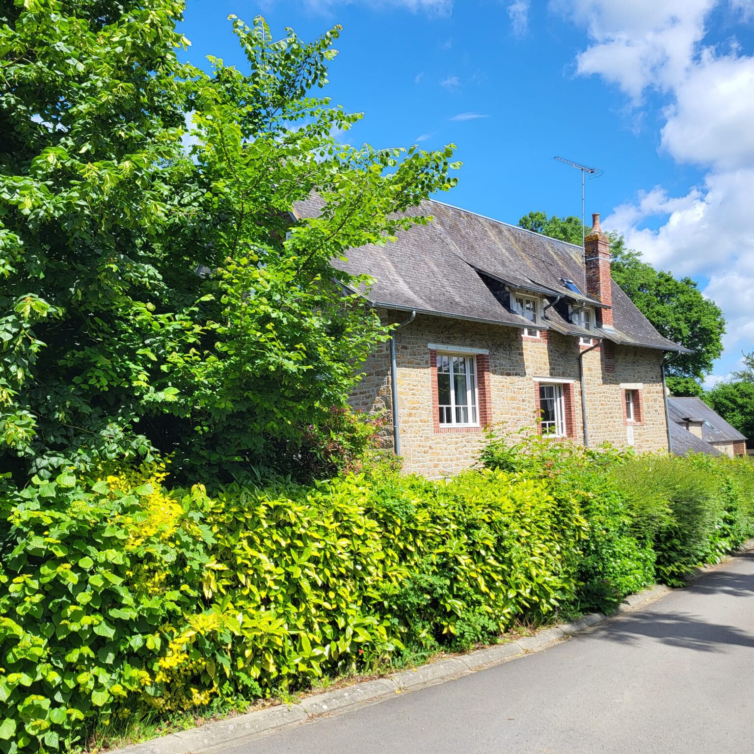 House With Gite And Land In Avranches 50-381 Miles Immo