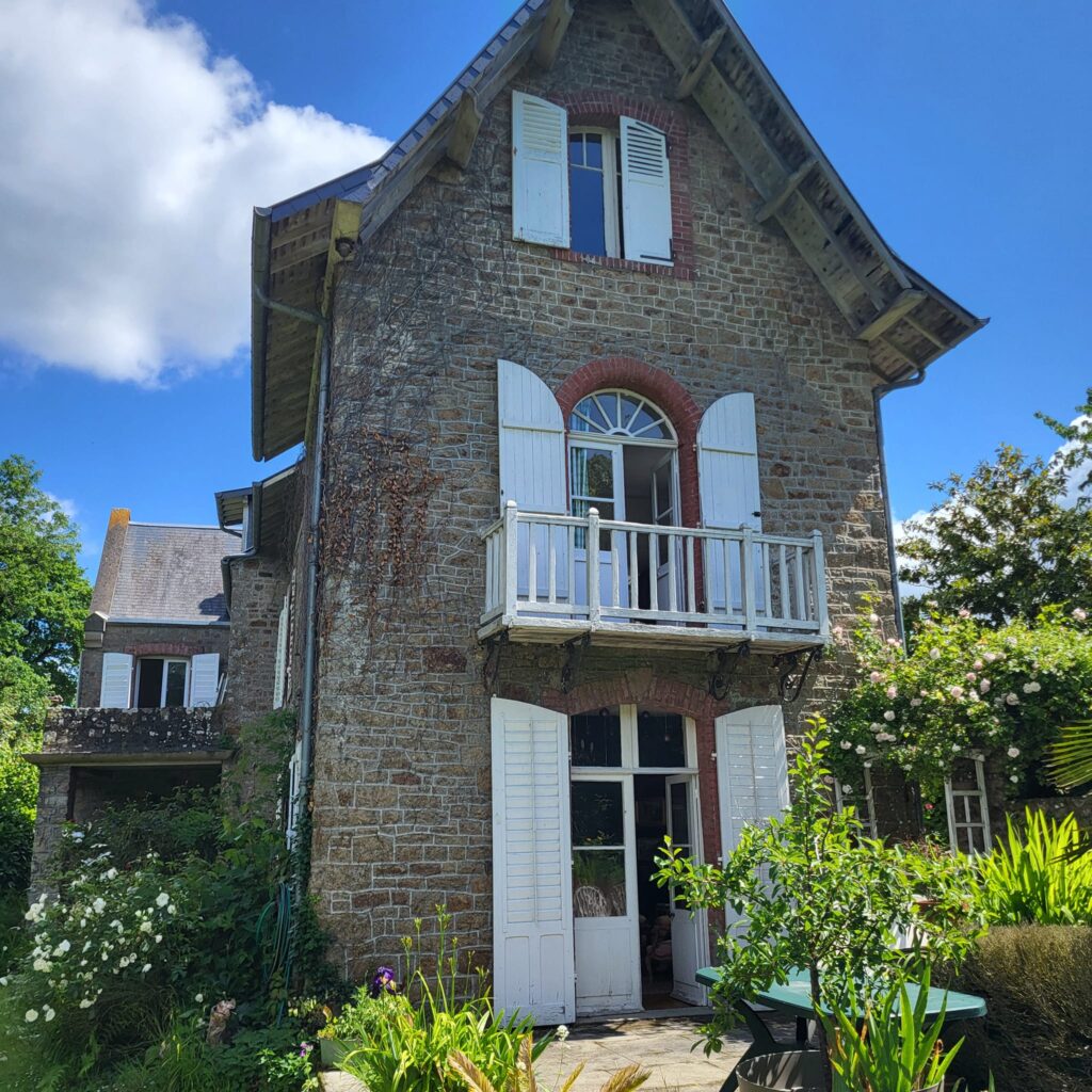 House With Gite And Land In Avranches 50-381 Miles Immo